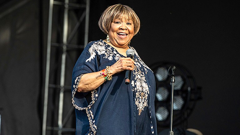 Who Is Mavis Staples? 5 Things About Singer On Prince Tribute Special ...
