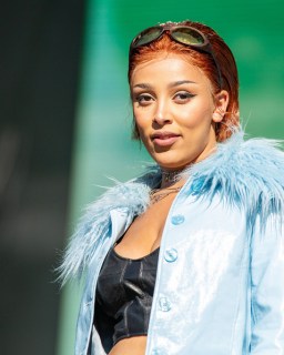 Doja Cat Wore 30K Red Swarovski Crystals At Paris Fashion Week: Photos ...