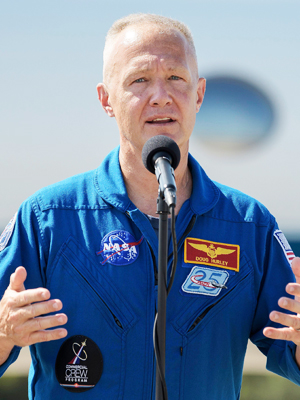 Doug Hurley: Pics Of The Astronaut – Hollywood Life