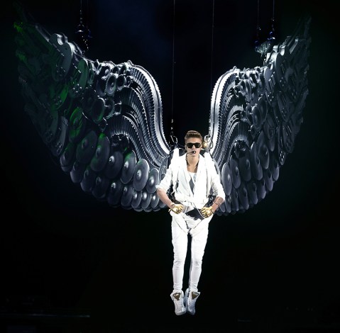 Justin Bieber’s Performance Outfits: Photos Of His Hottest Looks ...