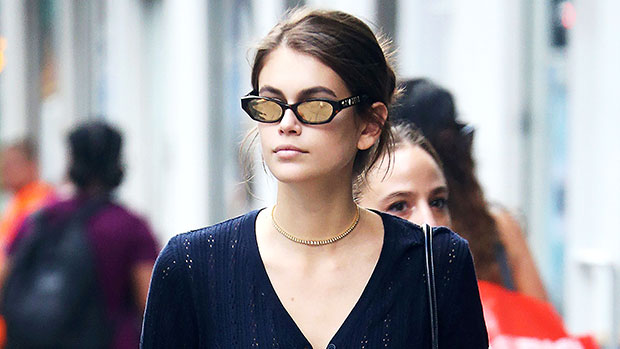 Kaia Gerber Gets Cast Off: Reveals Her Broken Arm Is Healed In Pic ...