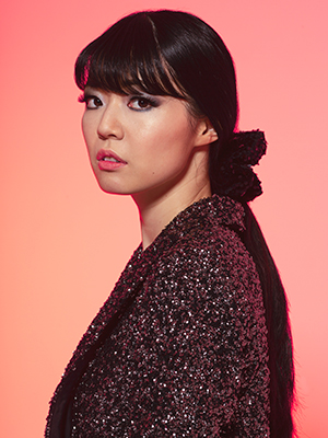 Sena Kana: Photos Of The Gorgeous Singer – Hollywood Life