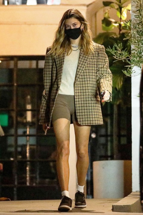 Hailey Baldwin Wearing Daisy Duke Shorts: Photo Gallery – Hollywood Life