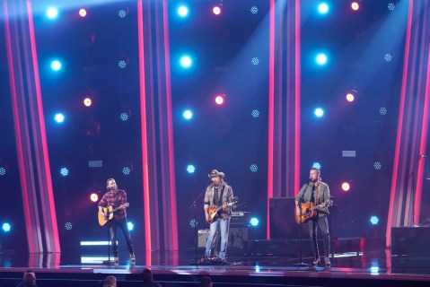 CMA Awards 2020: Photos Of Stars Performing & More At CMAs – Hollywood Life