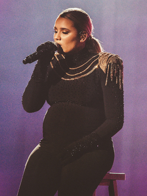 CMA Awards 2020: Photos Of Stars Performing & More At CMAs – Hollywood Life