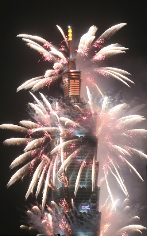 New Year’s Eve 2021: Fireworks & Celebrations From Around The World ...