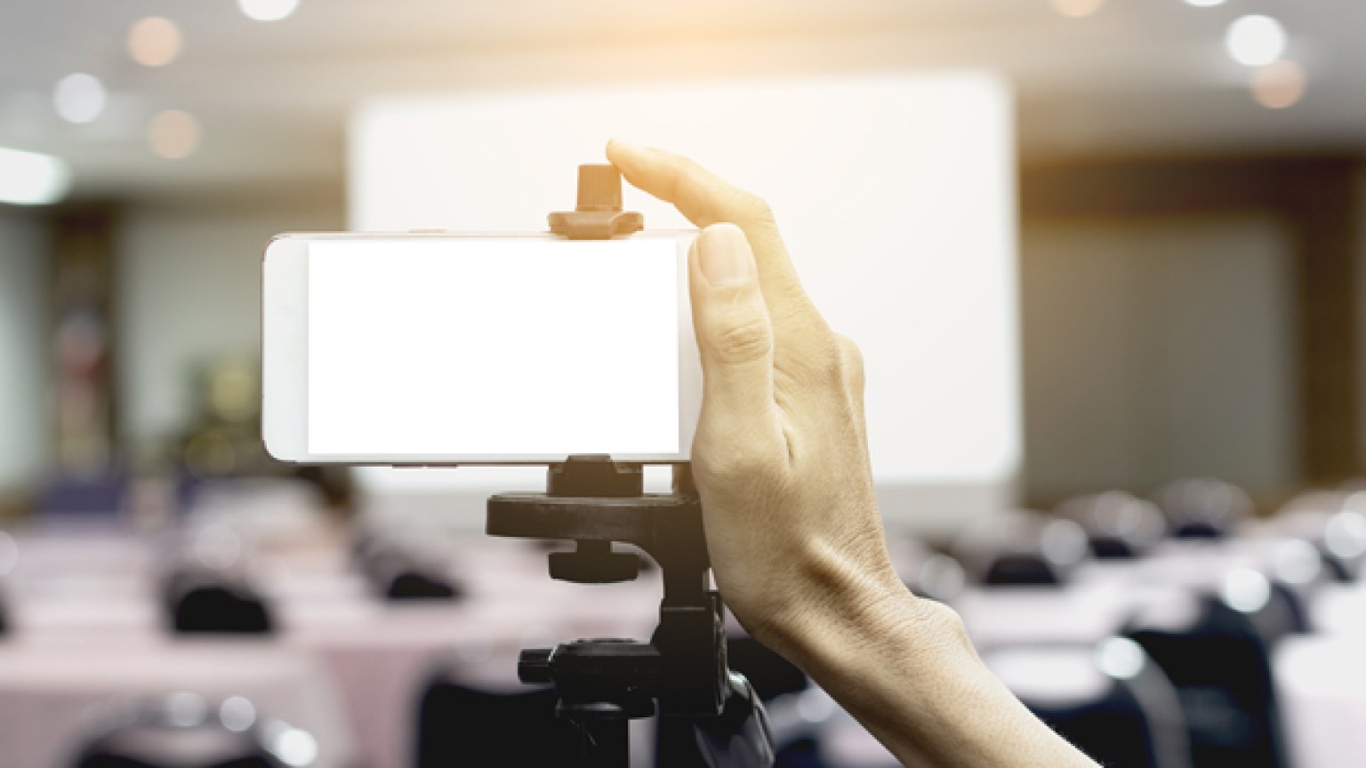 This iPhone Screen Magnifier Makes Watching Your Favorite Shows Easy ...