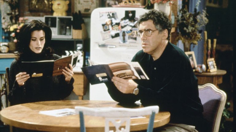 ‘Friends’ Continuity Error: Ross & Monica’s Dad’s Stand-In Shown In ...