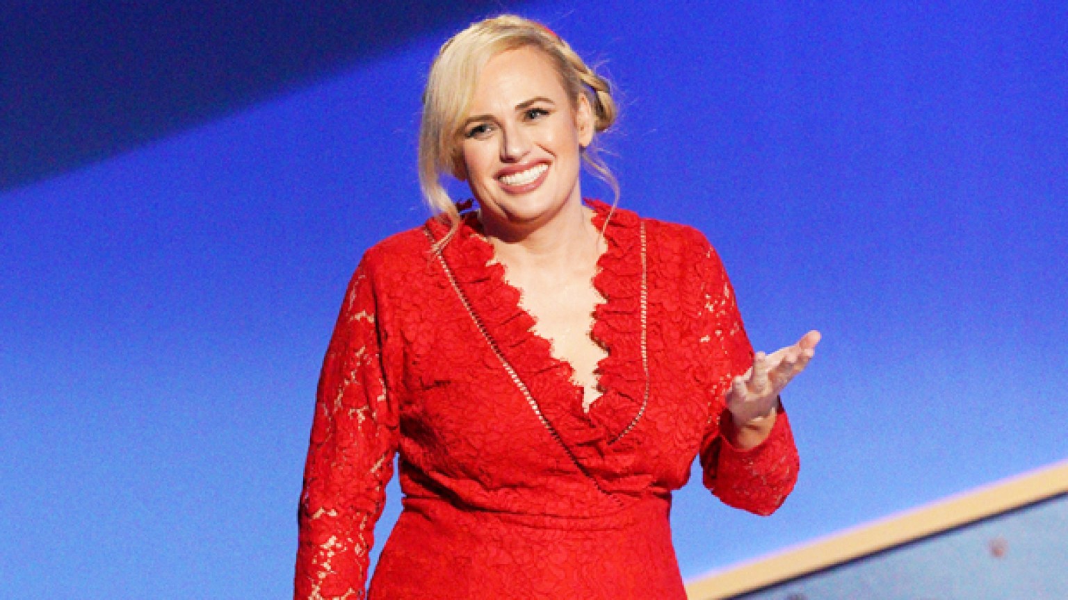 Rebel Wilson’s ‘Pooch Perfect’ Outfits: Red Dress & More — Photos ...
