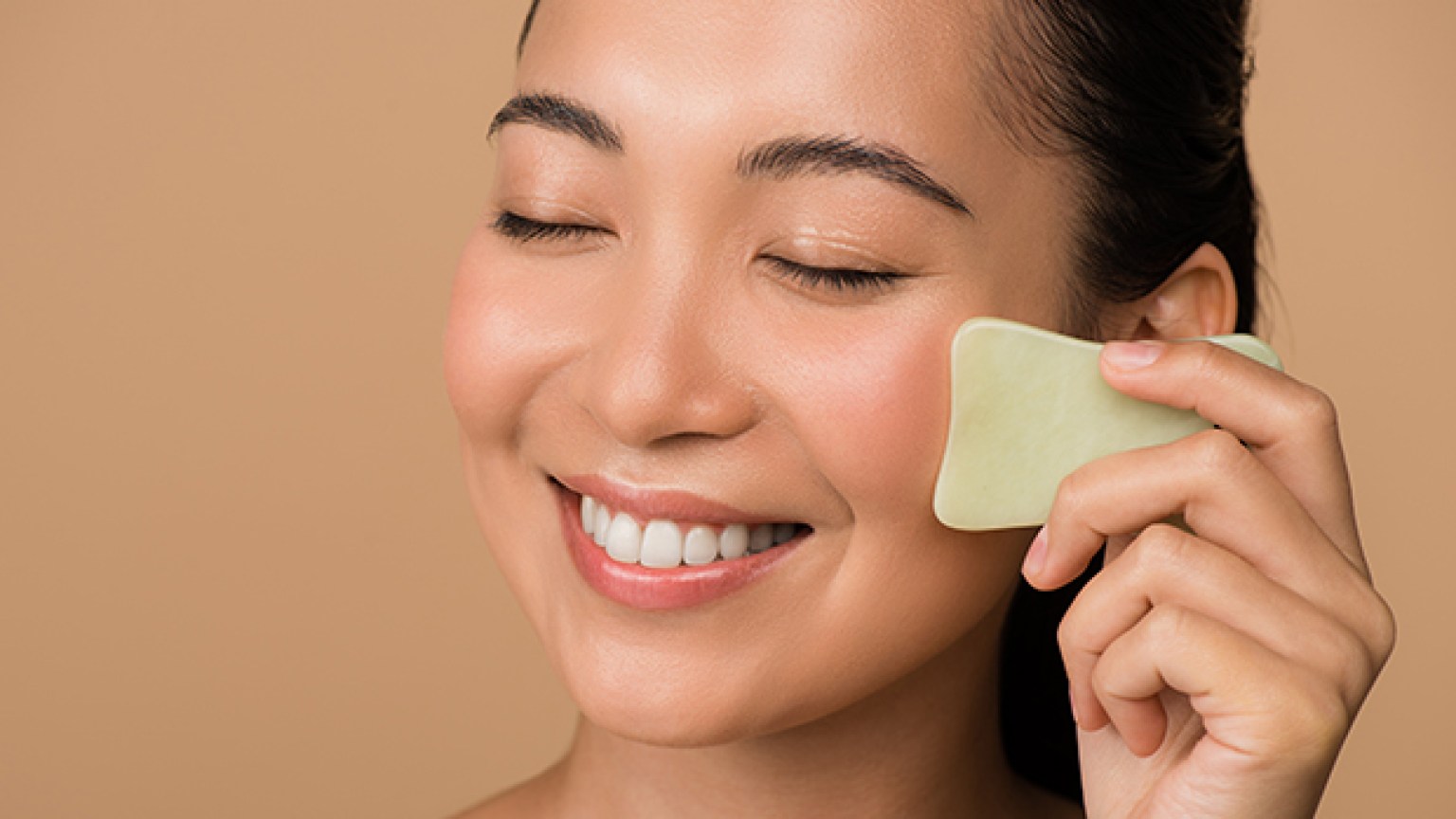 Gua Sha Tutorial: How To Do The Latest TikTok Trend – Hollywood Life
