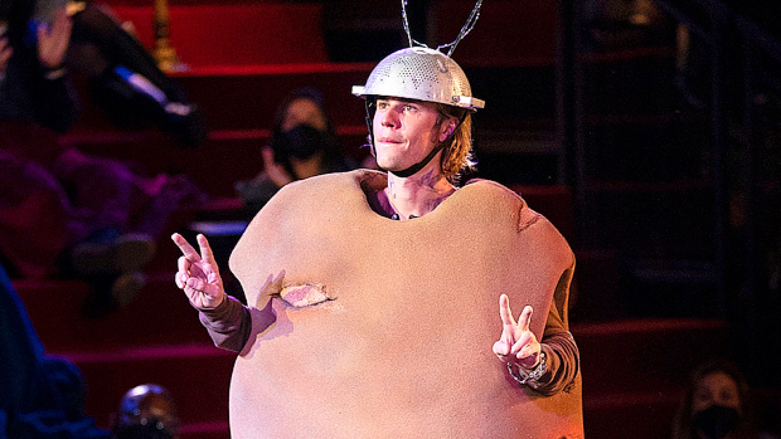 Justin Bieber Works Potato Costume As ‘Spudnik’ On ‘Friends’ Reunion ...