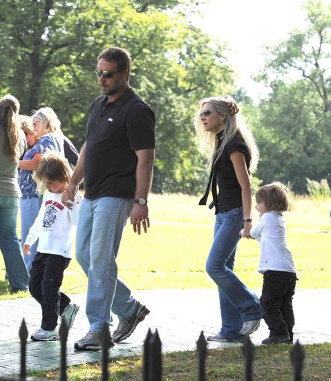 Russell Crowe and Family: Photos of Him With Ex-Wife & Sons – Hollywood ...