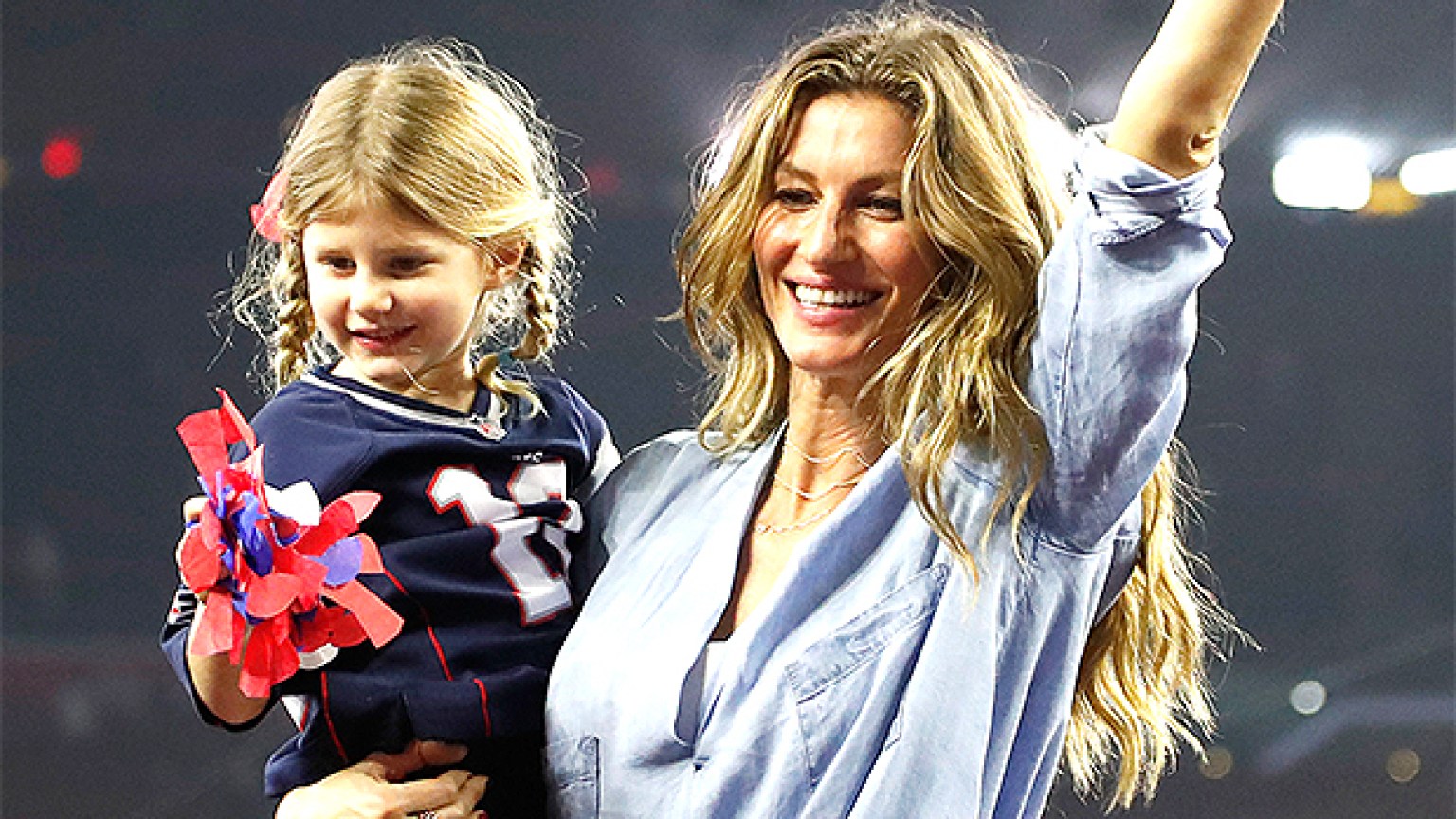 Gisele Bundchen & Daughter Vivian Look Alike In Throwback Photo ...