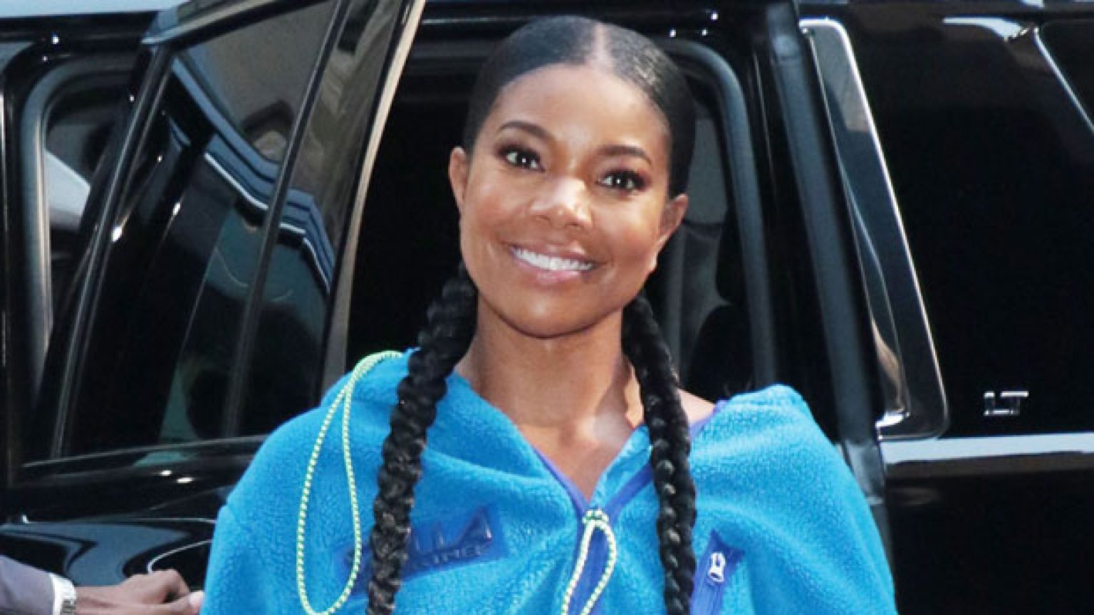 Gabrielle Union Wears Black Underwear As She Dances In NYC Window ...