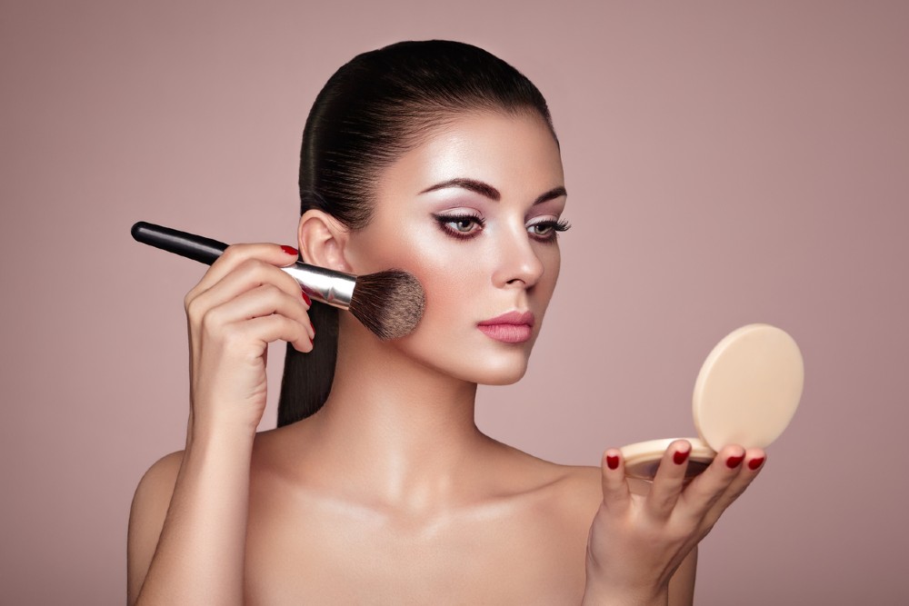 Top Powder Highlighters in 2024 | Hollywood Life Top Picks – Hollywood Life