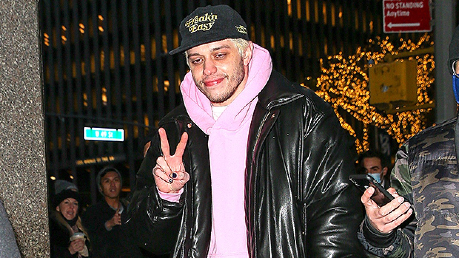 Pete Davidson Wears Machine Gun Kelly’s Merch: Photos – Hollywood Life