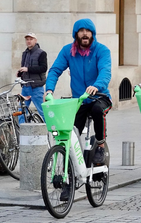 Stars Riding Bicycles: Photos Of Jennifer Lopez, Gigi Hadid & More ...