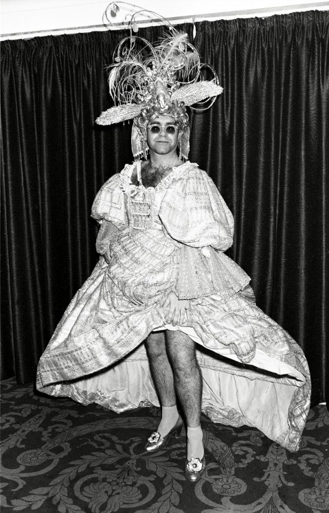 The Best Elton John Outfits: See The Singer’s Wildest Looks – Hollywood ...