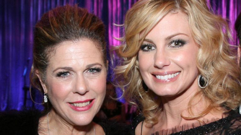 Faith Hill & Rita Wilson Rock Matching Curly Hair In ‘1883’ Promo Pic ...