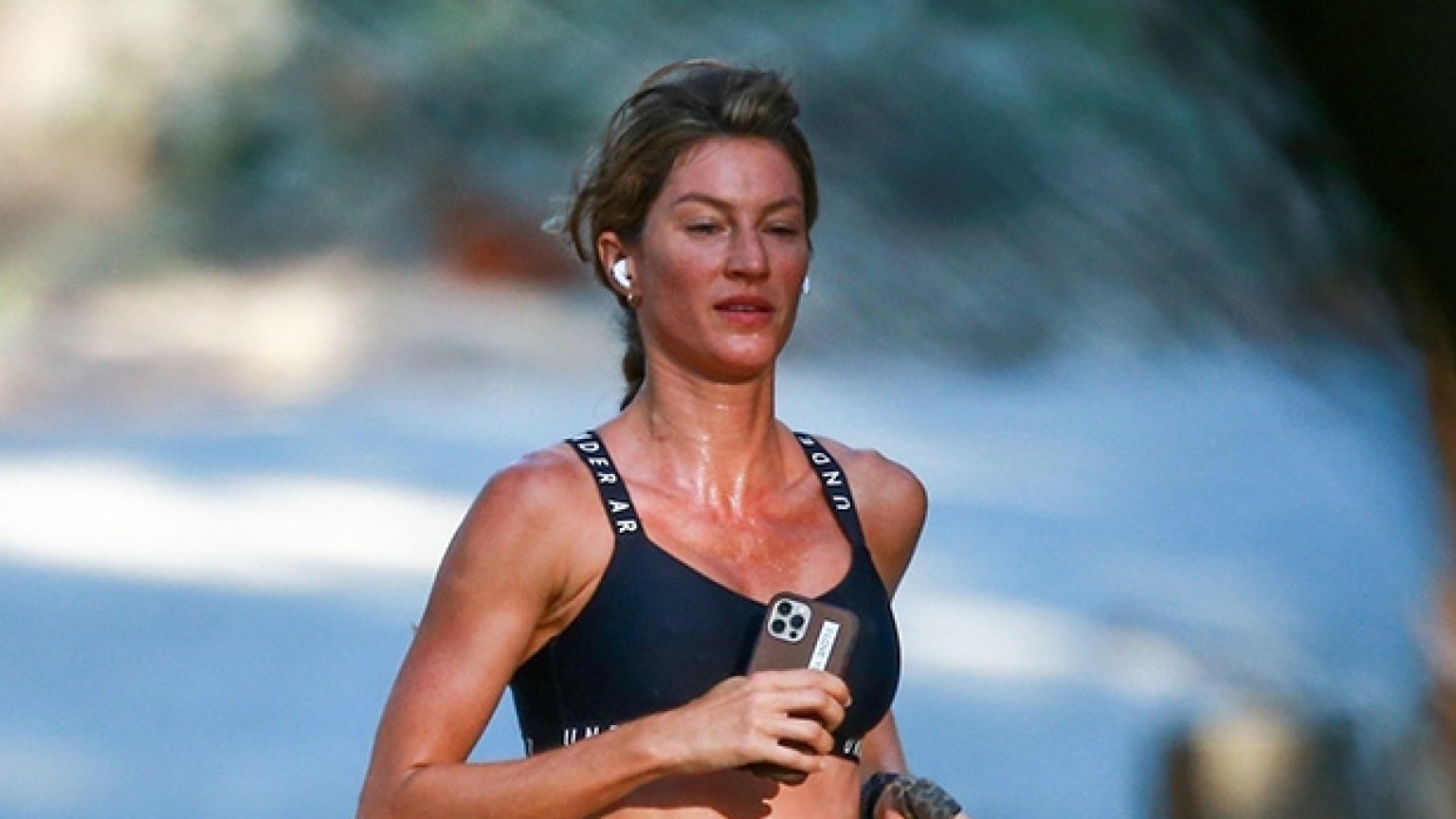 Gisele Bundchen Jogs In Black Crop Top While Vacationing In Costa Rica ...