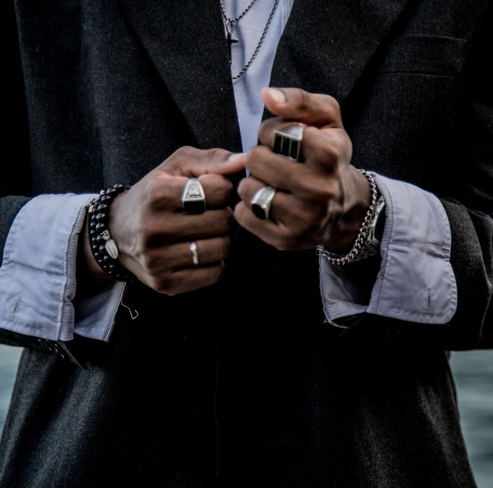 The Top Rings for Men in 2024 – Reviews by Hollywood Life – Hollywood Life