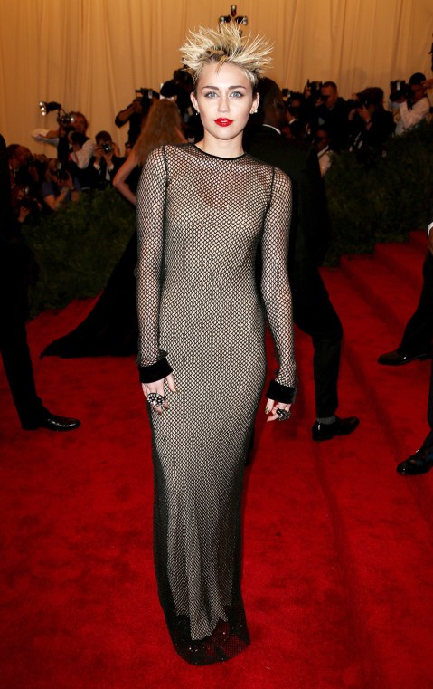 Miley Cyrus’ Met Gala Outfits Through The Years: Photos – Hollywood Life
