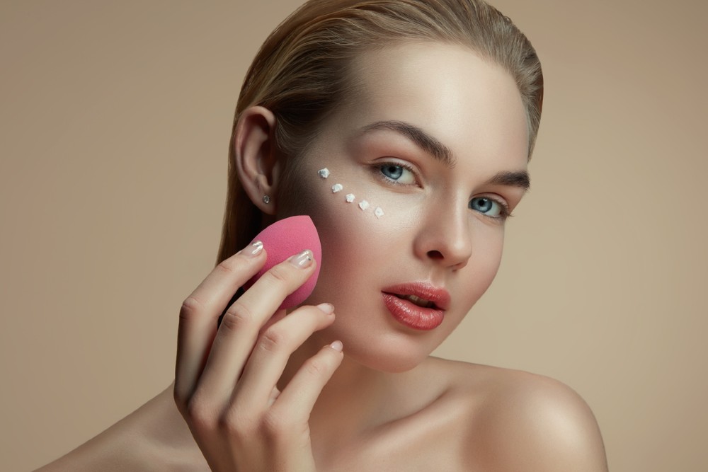 The Top Beauty Sponges in 2024 – Reviews by Hollywood Life – Hollywood Life