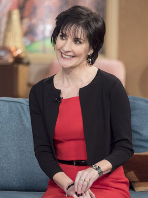 Enya: Photos Of The New Age Singer – Hollywood Life