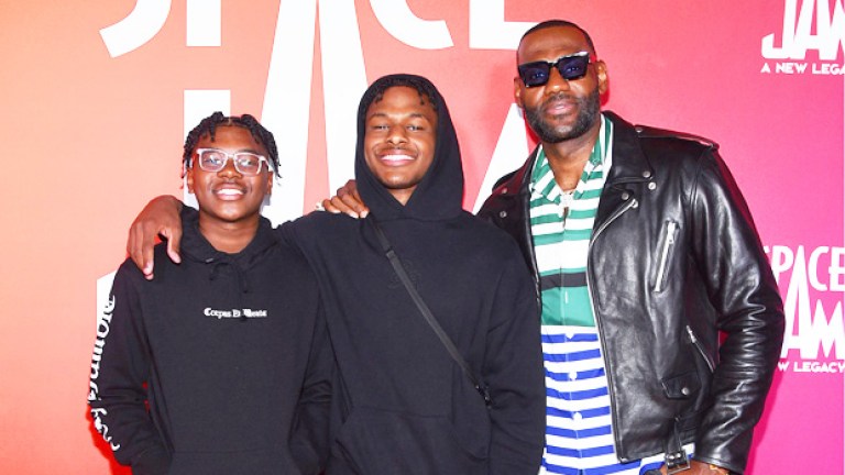 LeBron James Shoots Hoops With His Sons Bronny & Bryce: Video – Hollywood Life