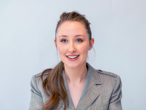 Erin Doherty: Photos Of ‘The Crown’ Actress – Hollywood Life