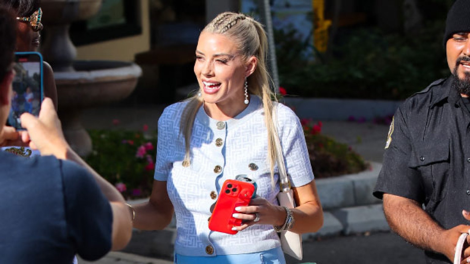 Heather Rae El Moussa Rocks Blue Leggings While Cradling Baby Bump ...