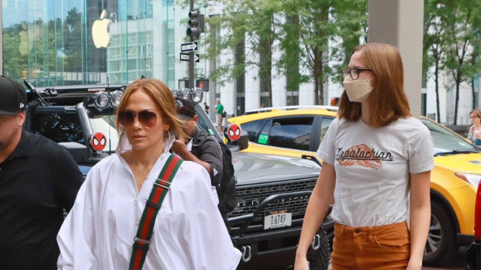 Jennifer Lopez & Ben Affleck’s Daughter Violet In NYC: Photos ...