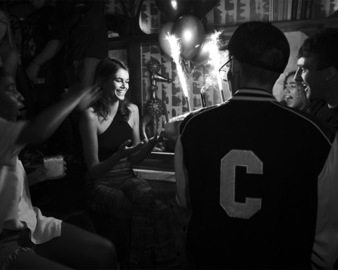 [PHOTO] Hottest Celebrity Pics This Week Of Sept. 5 – 11: Debby Ryan ...