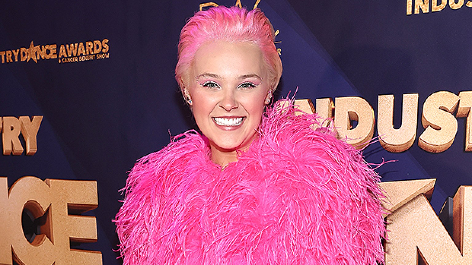JoJo Siwa Debuts New Pink Hair & Reunites With Abby Lee Miller: Photo ...