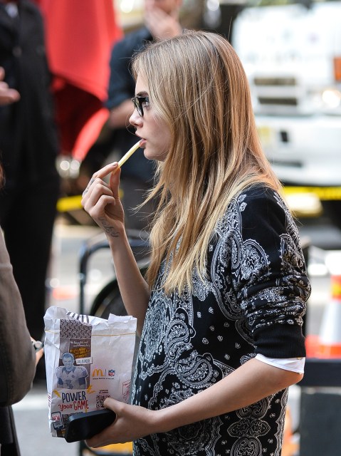 Celebrities Eating Fast Food: Photos – Hollywood Life
