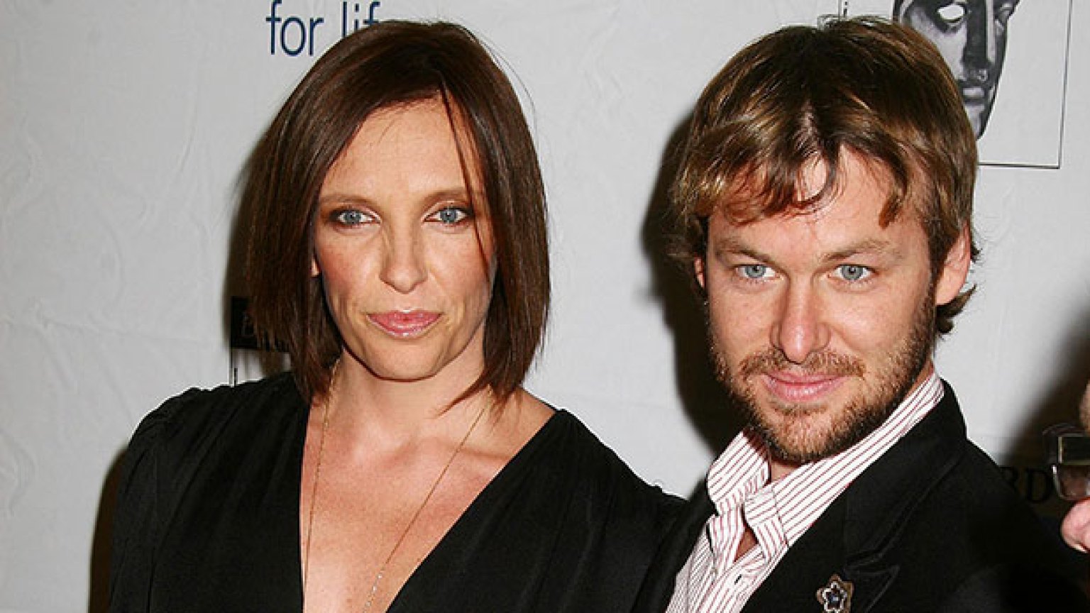 Toni Collette Announces Divorce As Husband’s Seen Kissing Woman ...