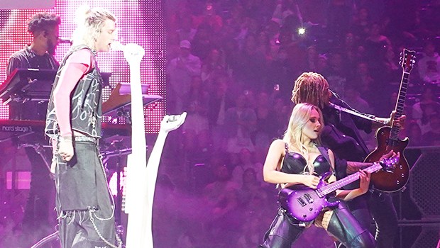 Machine Gun Kelly & Sophie Lloyd Rock Out: Watch Video – Hollywood Life