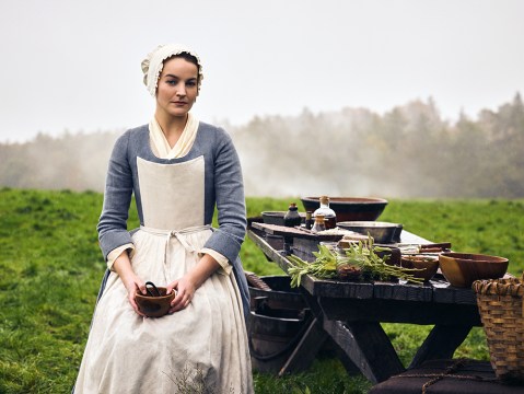 ‘Outlander’ Season 7 Cast: New Photos Of Caitriona Balfe & More ...