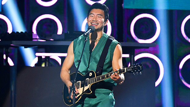 Simu Liu Performs ‘Honeycomb’ From ‘Daisy Jones & The Six’: Watch ...