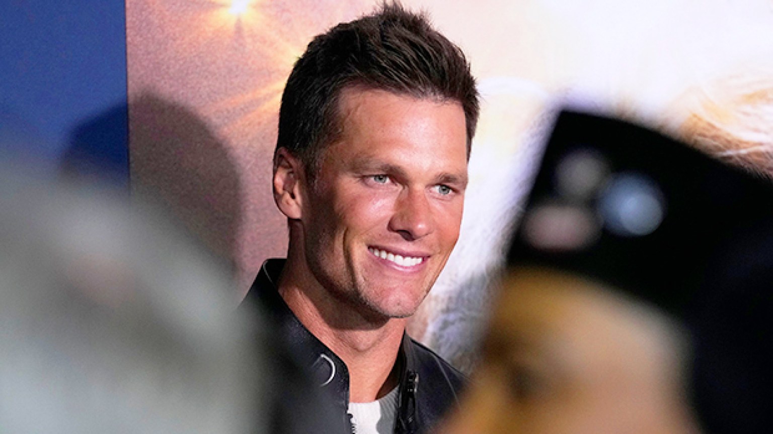 Tom Brady Shares Cryptic Emerson Quote After Gisele’s Divorce Comments – Hollywood Life