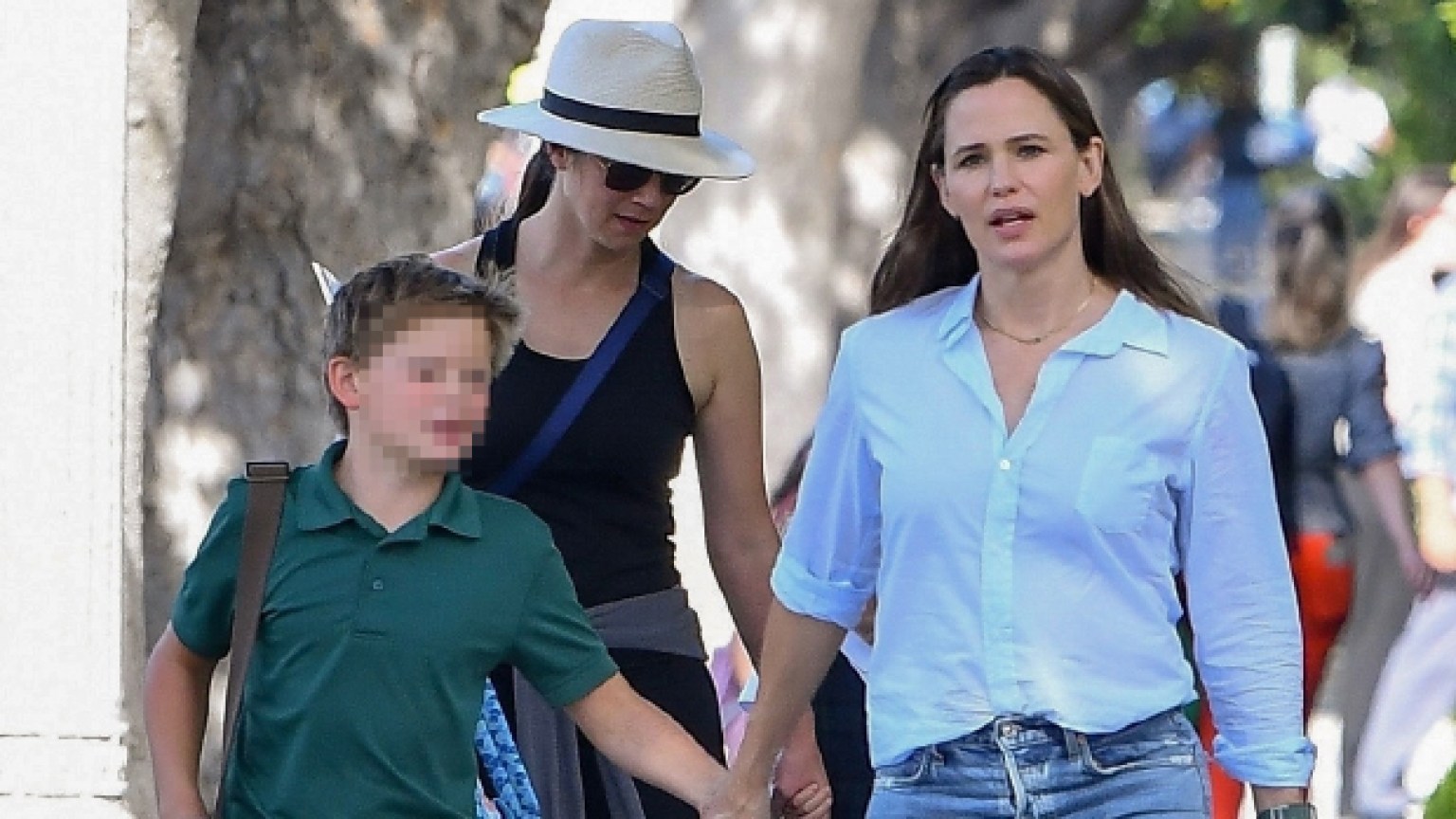 Jennifer Garner Goes Makeup-Free While Taking Son Samuel To School ...