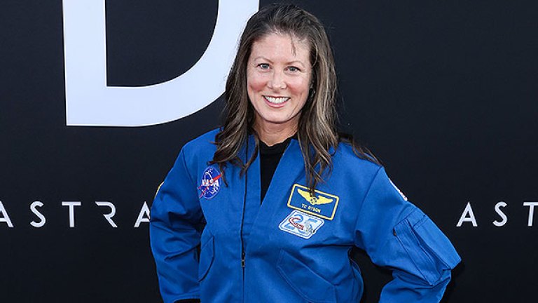Who Is Tracy Dyson? 5 Things About The NASA Astronaut – Hollywood Life