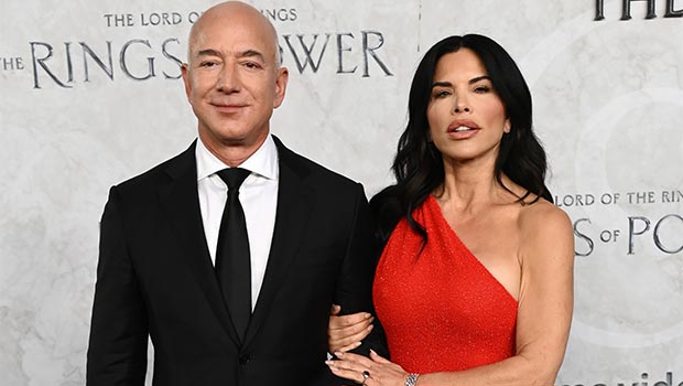 Jeff Bezos & Lauren Sanchez PDA In France: Photos – Hollywood Life