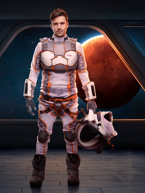 ‘Stars On Mars’ Cast: Photos Of Ariel Winter, Lance Armstrong & More ...