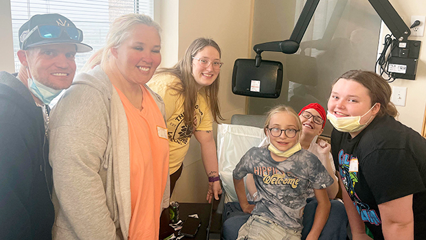 Mama June Reveals Her Daughter Anna’s Cancer Is Terminal – Hollywood Life