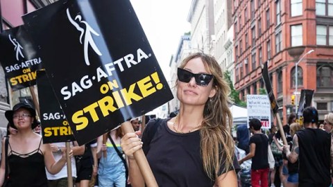 Actors On Strike: See Protest Photos – Hollywood Life