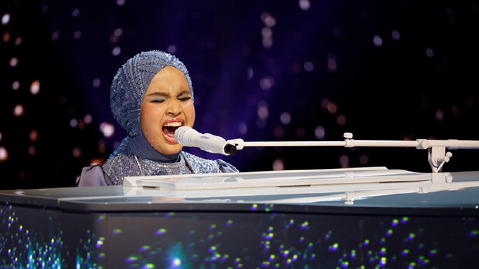 Who Is Putri Ariani? About the 17-Year-Old Blind Singer on ‘AGT ...