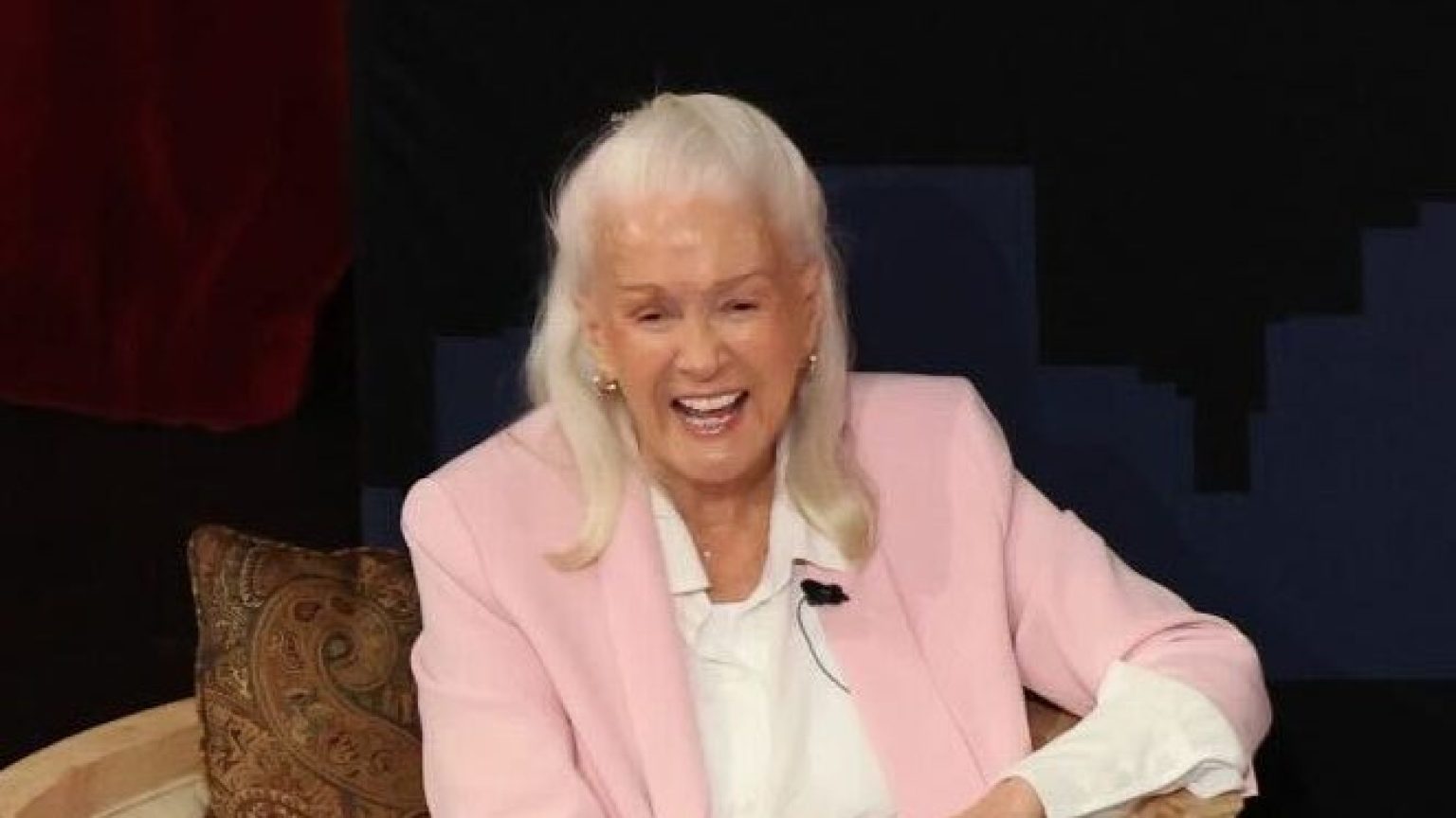 Laura Dern’s Parents: Her Mother, Diane Ladd, & Father Bruce Dern ...