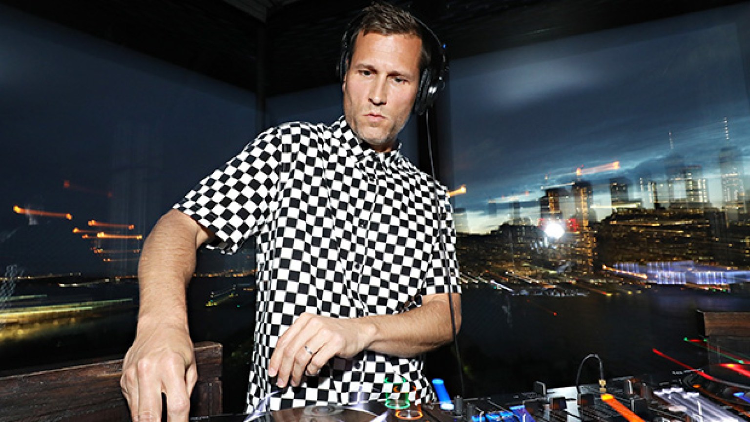 Kaskade: 5 Things About the DJ Replacing Tiesto at Super Bowl LVIII – Hollywood Life