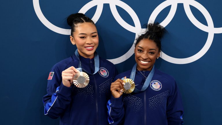 Simone Biles Wins Gold, Suni Lee Takes Bronze at All-Around Final ...